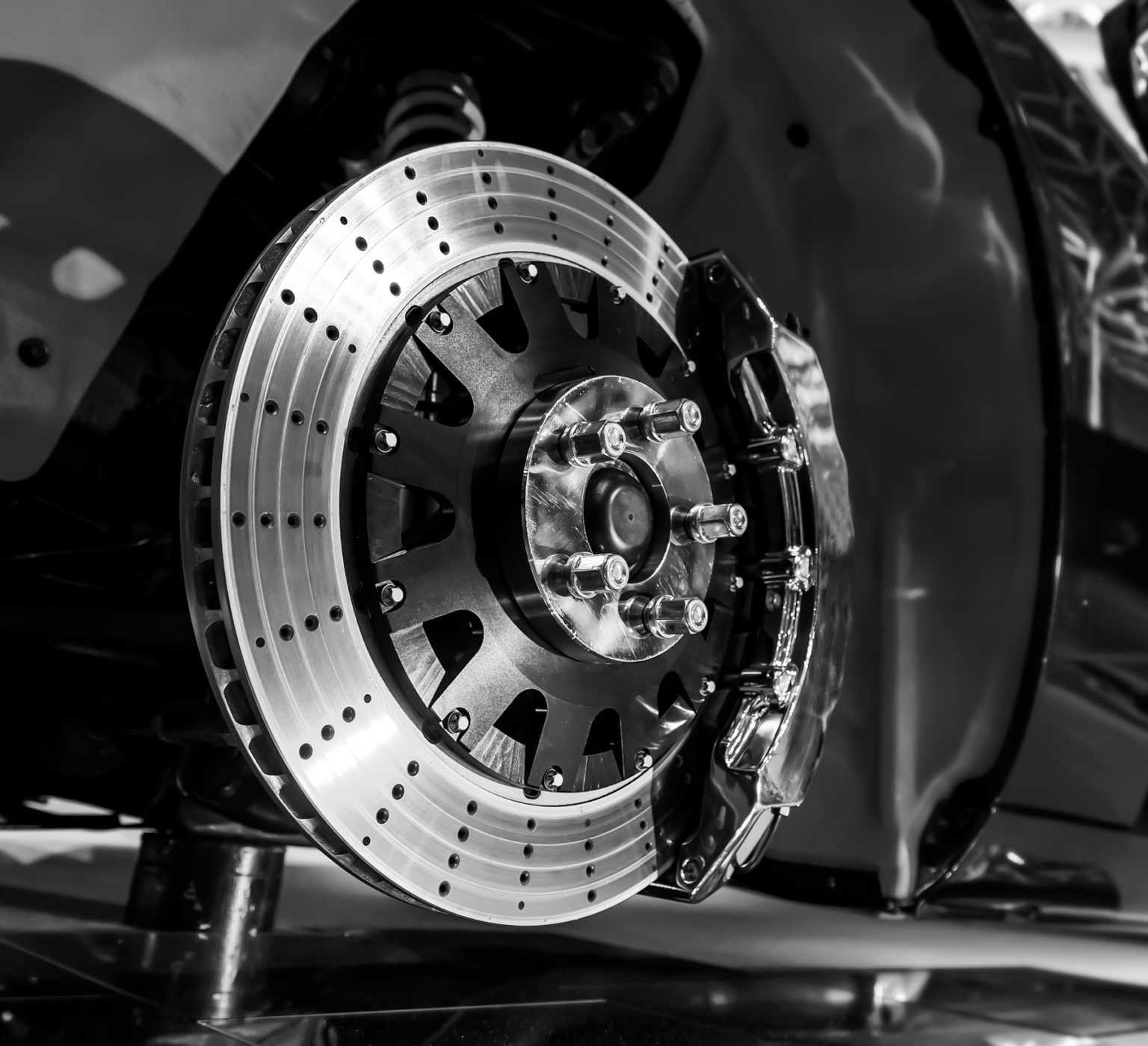 Brake disk and a wheel hub | VNE Automotive